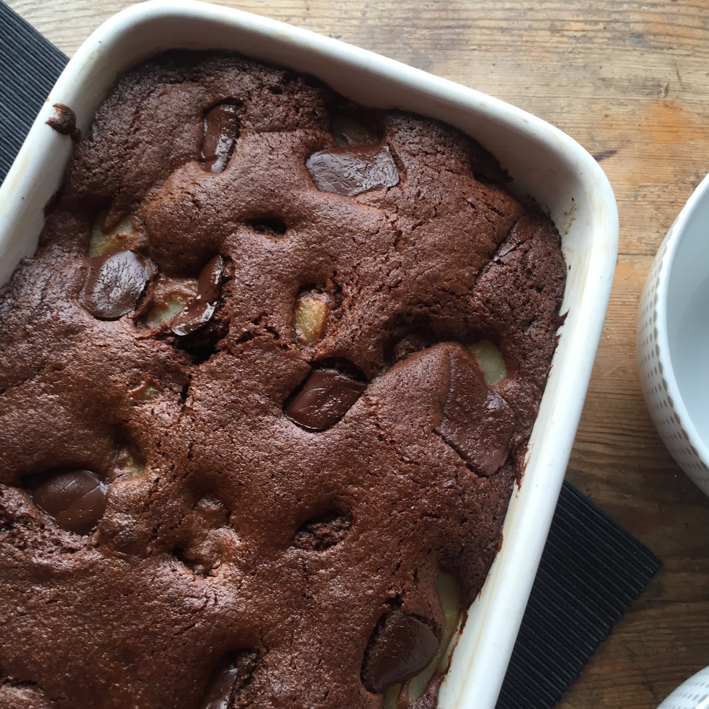 Cardamom, chocolate & pear pudding